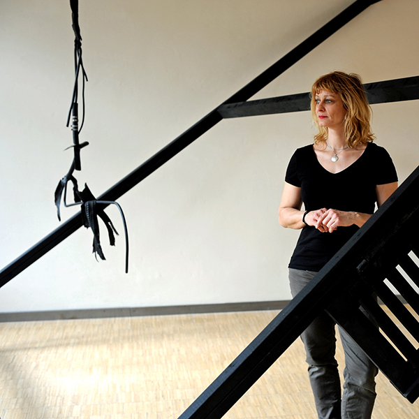 ARTITIOUS | WE FEATURE THE BEST ARTISTS & INTRODUCE NEW TALENTS